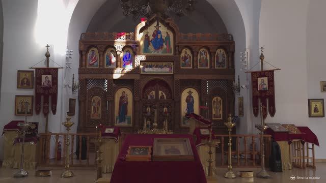 Внутреннее убранство одного из старейших храмов Ялты: церковь Феодора Тирона в Верхней Аутке