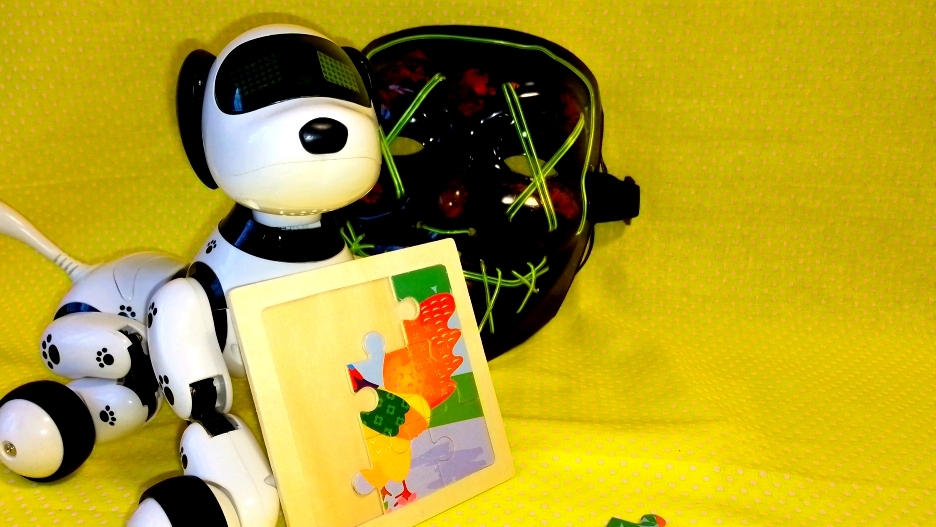 Собака робот собирает пазлы. Игрушки для детей.Мазайка.Мультик