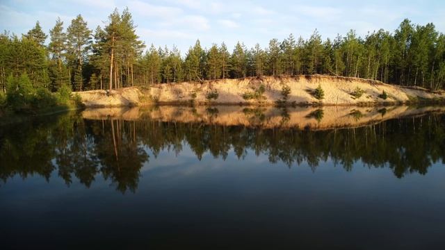 Какой-то карьер где-то в лесу. Полёт на квадрокоптере. Май 2025