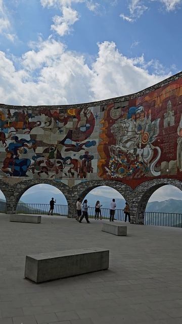 Арка Дружбы Народов в Грузии