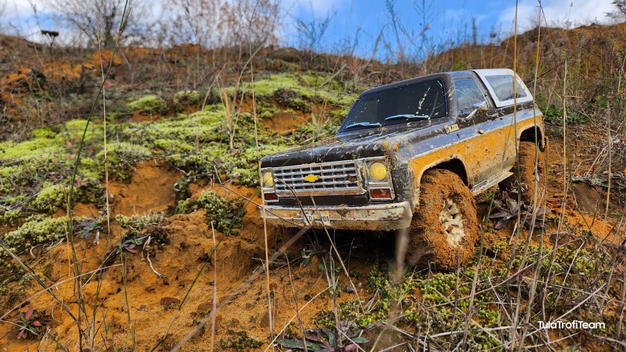 По пересеченной местности на Blazer k5  от FMS FCX10