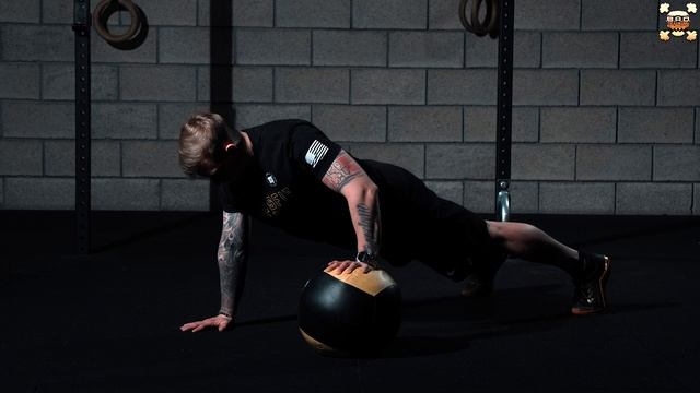 Отжимания с мячом / Отжимания с медбола