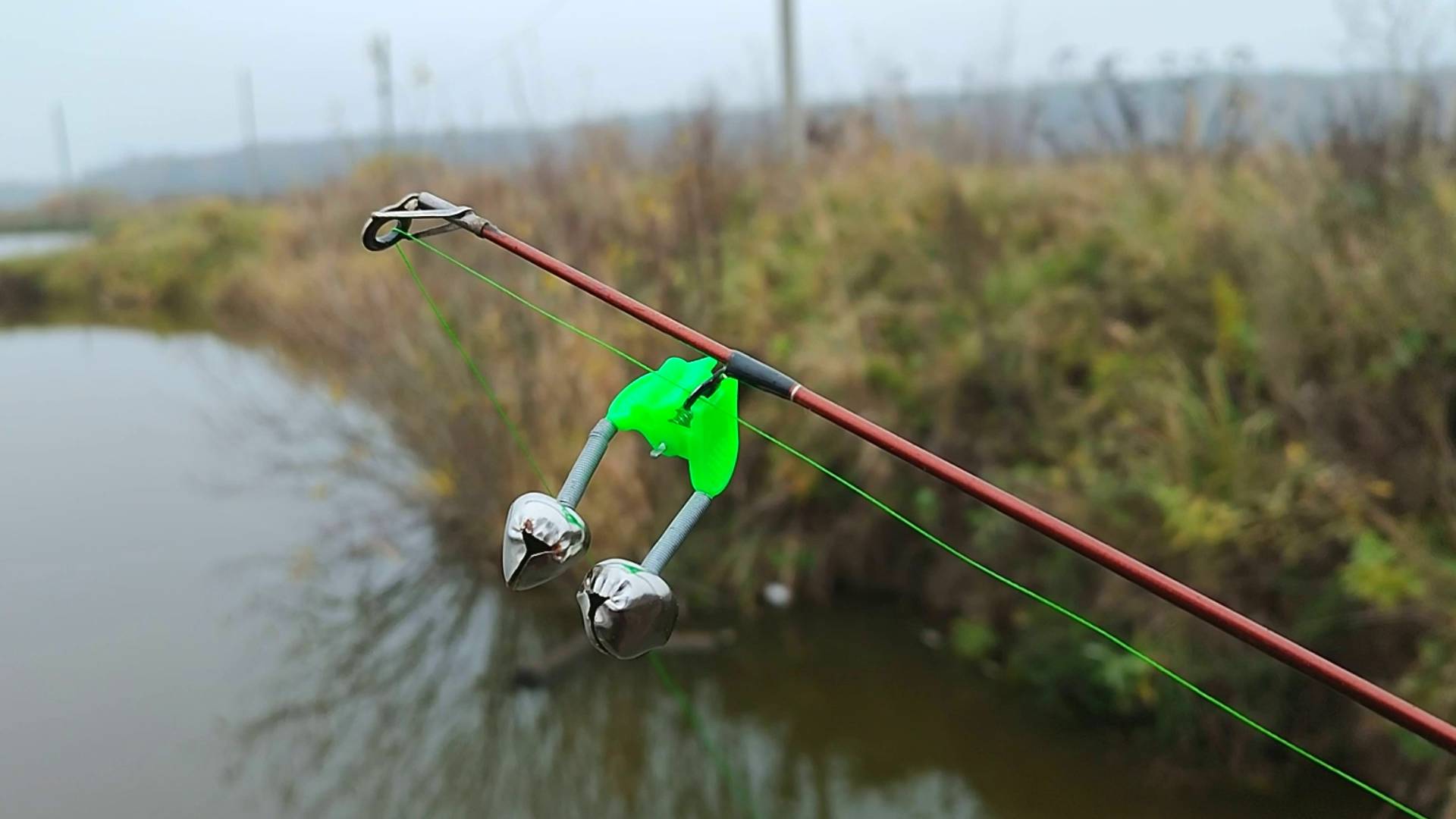 БЕШЕНЫЙ КЛЁВ КРУПНОЙ РЫБЫ ПОЗДНЕЙ ОСЕНЬЮ