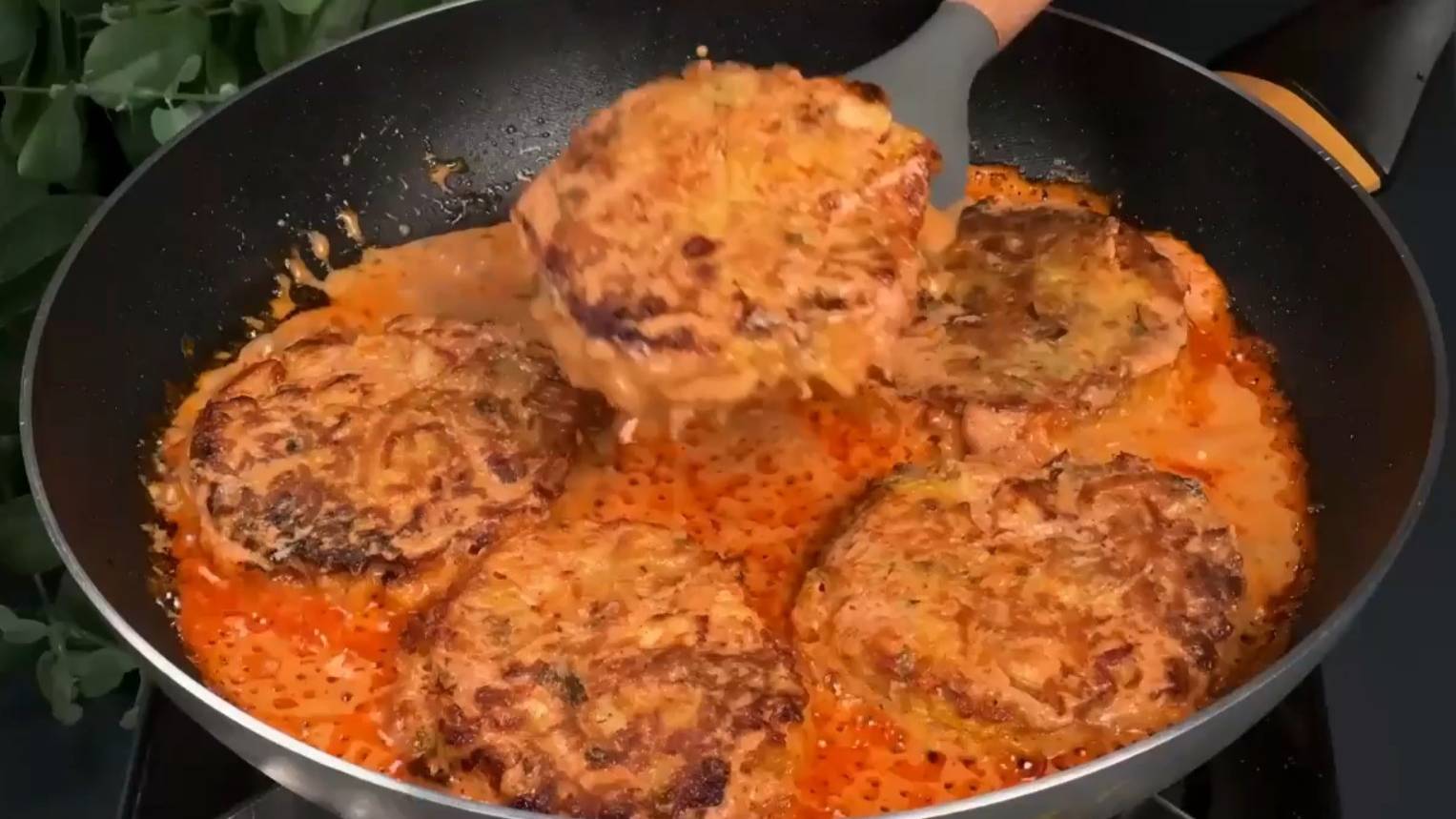 Рубленые котлеты из грудки | Натертый картофель с куриной грудкой на сковороде