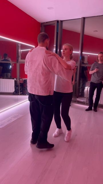 Уроки Бачаты