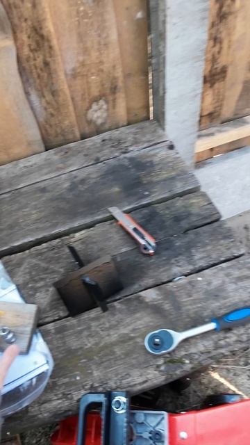 Брайт пожалел масла, налил на самый кончик, в гидравлический дровокол Brait BLS525.