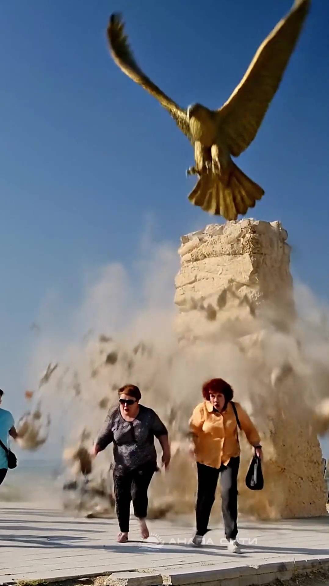 Анапа. Памятник «Парящий орёл» улетел