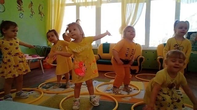 Танец (Группа № 2 _Пчелки_, воспитатель Трушова Г.М.)