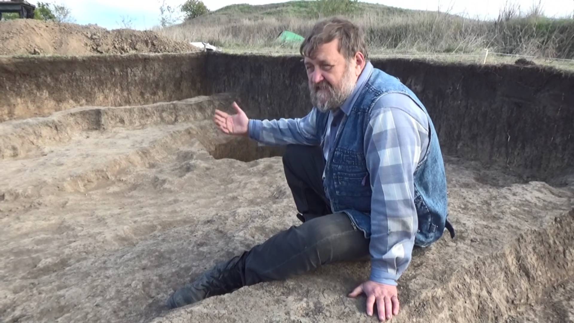 Раскопки сельского памятника XIII в. округи Азака