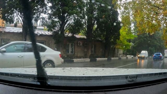 В Ялте дождь. Еду по делам