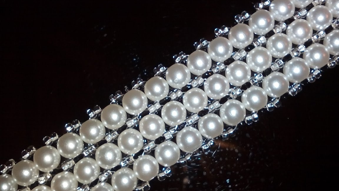 Красивый  простой браслет из бисера и бусин.  Мастер-класс