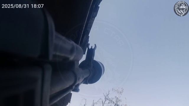 Боец волчьей стаи в зоне #СВО сбивает #FPV из #АК (перезалив видео + дополнение)