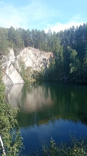 Тихое озеро и шепот старого сосен Бажовские места: Свердловская область. г.Сысерть