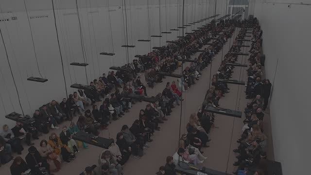 Показ женской коллекции Paco Rabanne осень-зима 2018-19