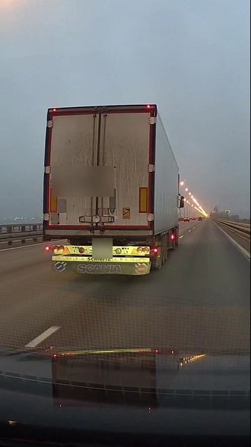 Вежливый дальнобойщик.