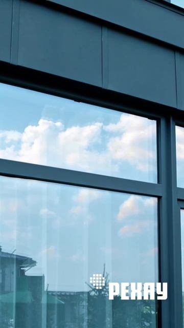 Окно в рабочем кабинете