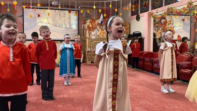 Песенка с колокольчиками "Это осень к нам пришла" Группа №10 "Солнечные зайчики"