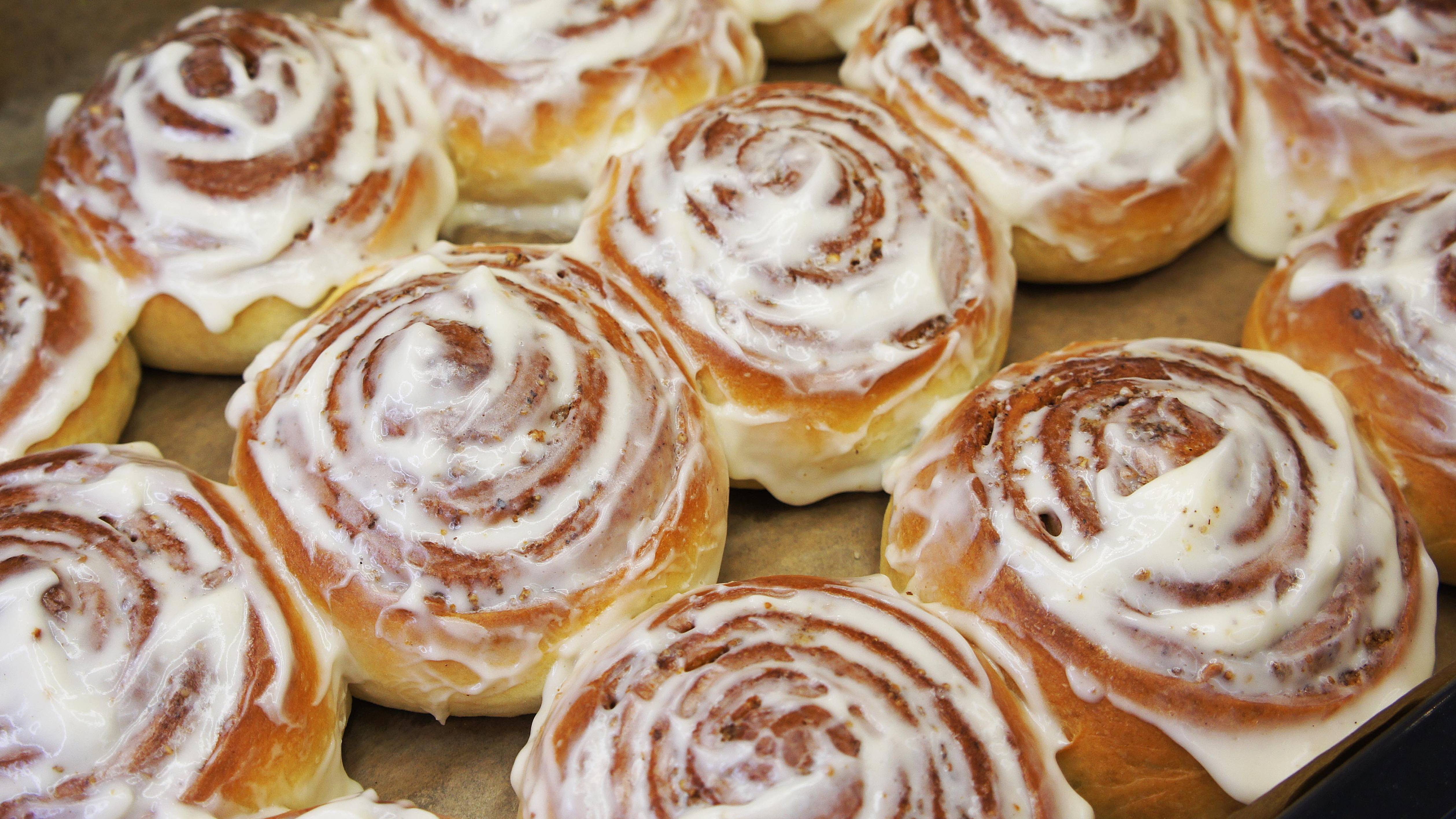 ВОЗДУШНЫЕ БУЛОЧКИ СИННАБОНЫ РЕЦЕПТ | БУЛОЧКИ С КОРИЦЕЙ И КРЕМОМ РЕЦЕПТ