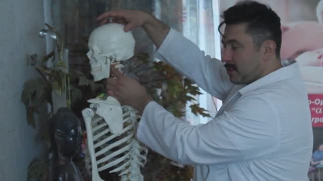 Обучение мануальной терапии, Правка шейных позвонков, Шейно грудной переход, для ребенка. Ч 1