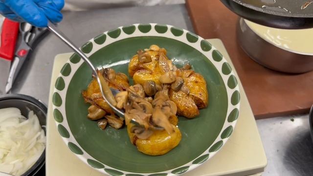 Мятый картофель с грибами