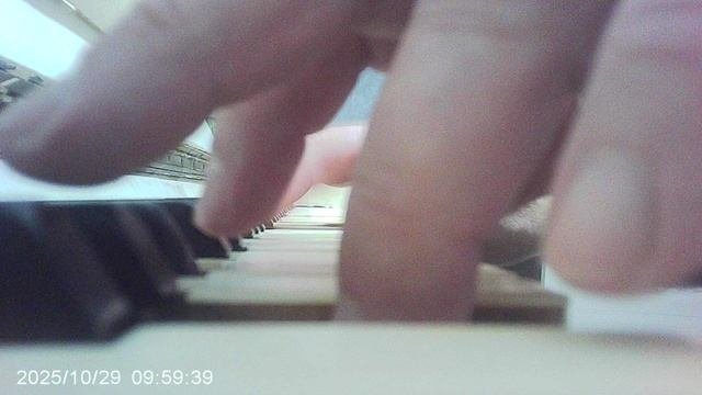 Пианино: хроматическая импровизация в гармонии C/C/F/G