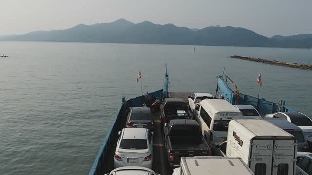 Паром на остров Чанг (Ко Чанг) в Таиланде.