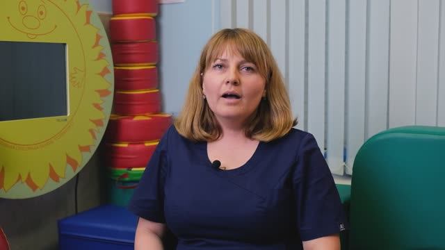 Панина Александра (Комментирует Логопед)