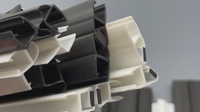 Профиль уплотнительный для стекла