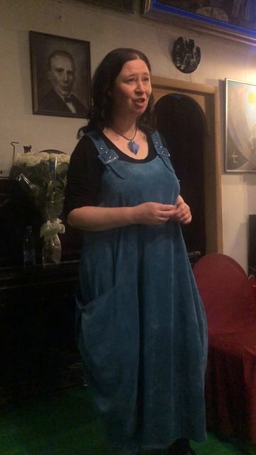 Творческий вечер Елены Шумара в доме Булгакова. Фрагмент 4 её выступления. За окном дождь. Слышен?