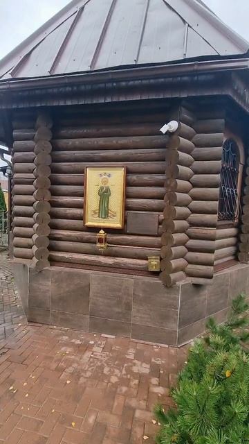 Икона святой Матроны Московской на одноименной церкви в Сходне