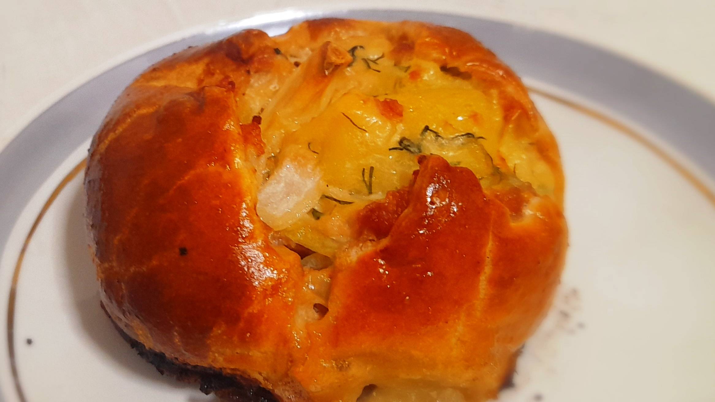 Шарики из слоено го теста с начинкой