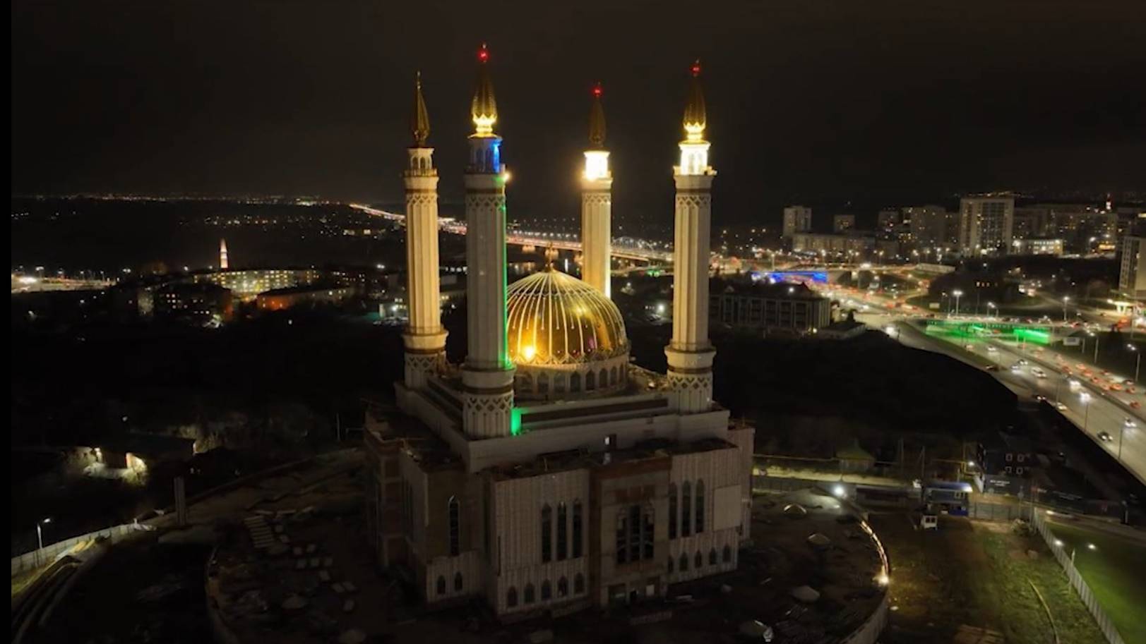 Әр–Рәхим мәсете хәҙер төнөн төрлө төҫлө уттар менән яҡтыртыласаҡ