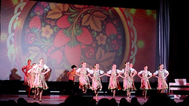 Танец "Деревенская прогулка" - учащиеся Детской школы искусств