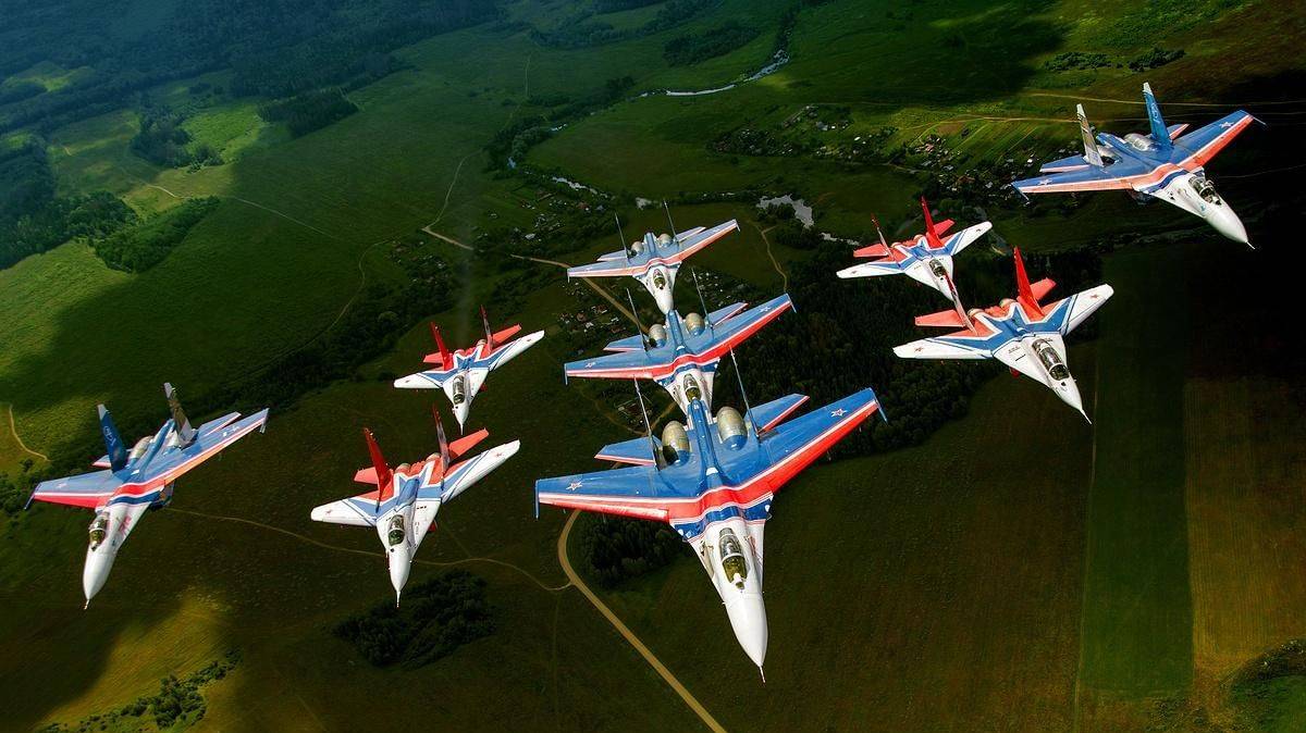 Авиашоу МАКС. Мертвая петля витязей.