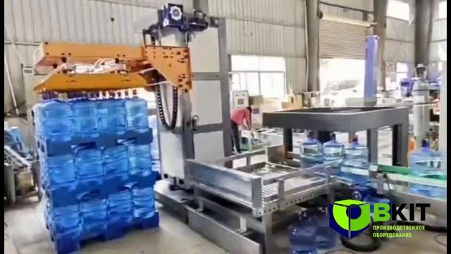 Роторный укладчик-паллетизатор 19-литровых бутылей с автоподачей паллет.