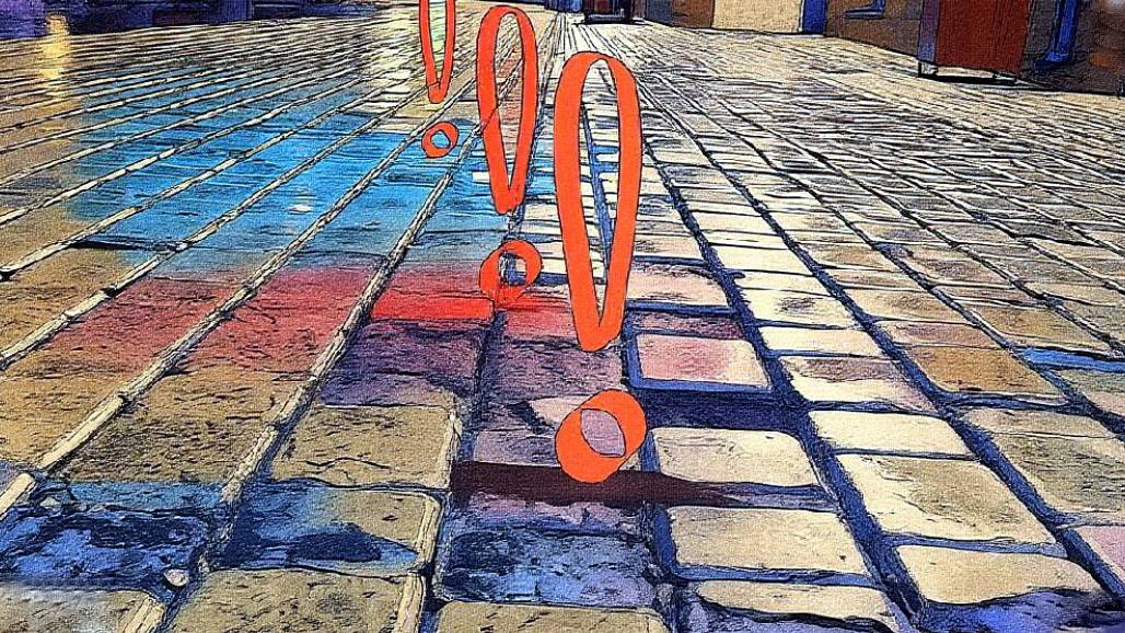 Жильцы новостройки пожаловались на разрушающуюся тротуарную плитку: дело дошло до суда