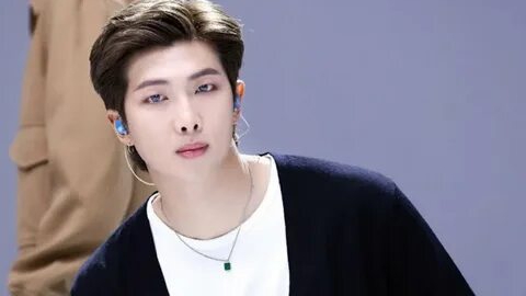 🌍✨ "Когда искусство вливает свет: Эрэм на "APEC 2025" — Голос любви и единства!" 🎤❤️