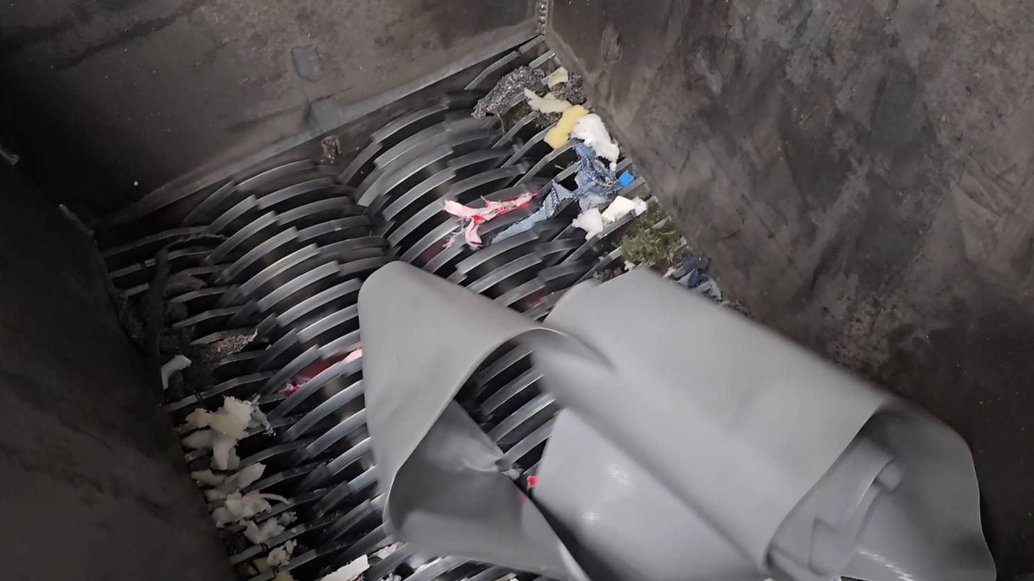 Измельчение Тента на шредере ИШМ-220-500