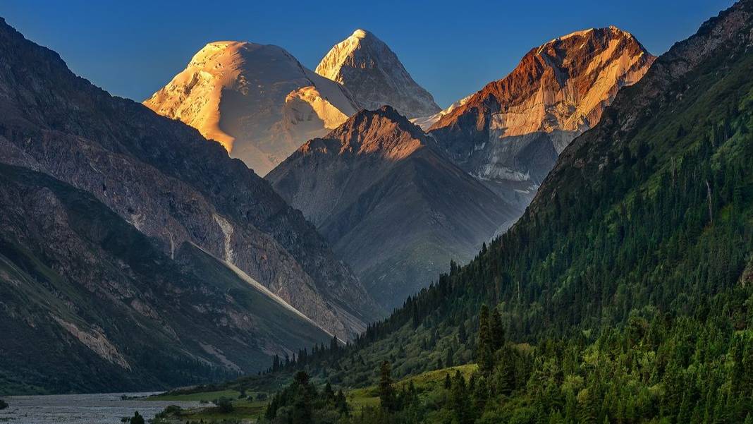 Подножие горы Тянь-Шань