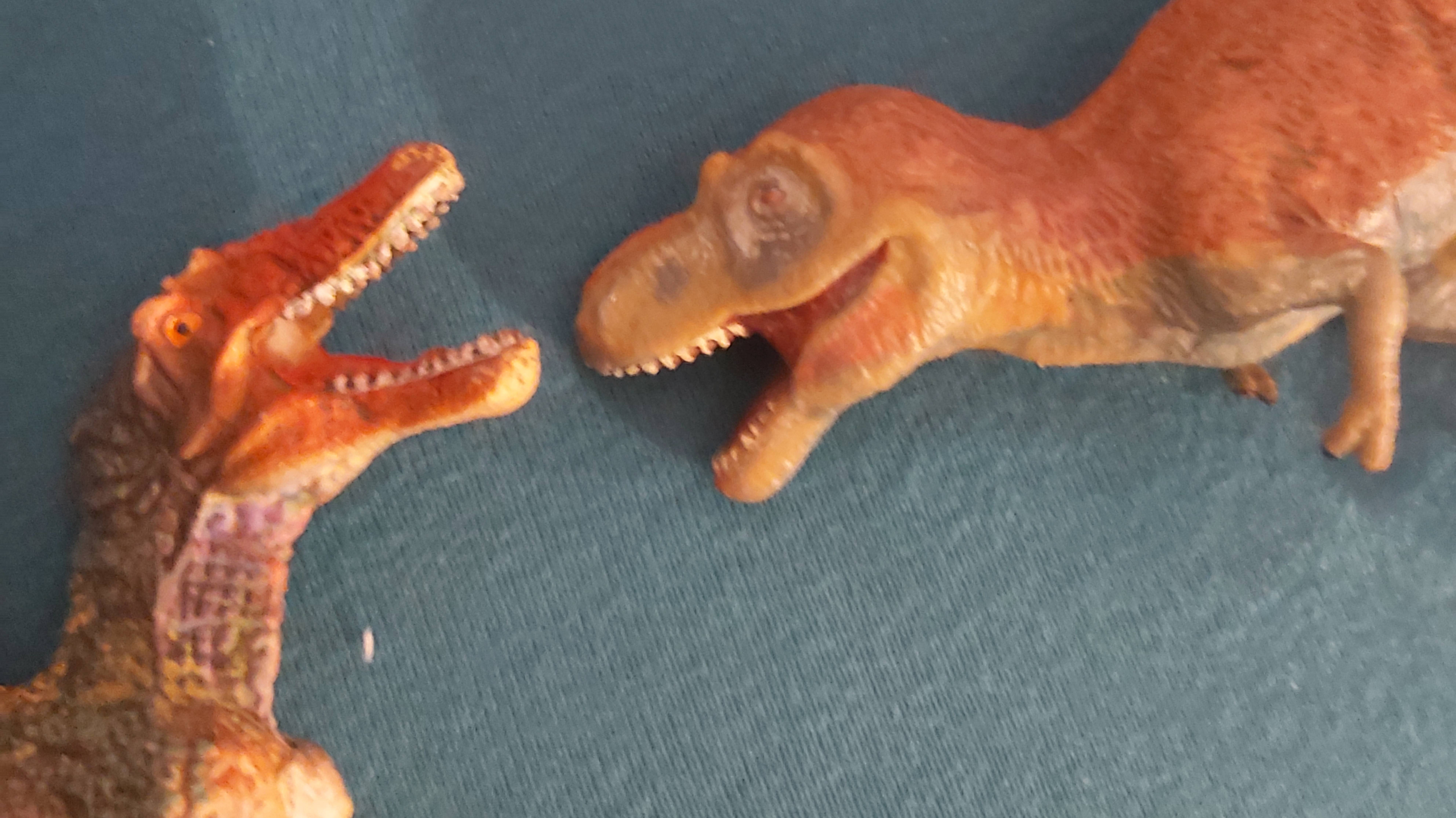 Спинозавр против Тарбозавра