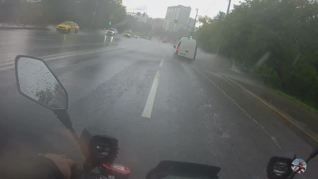 Испытываю #электромотоцикл водой на прочность #ЛёхаЛис