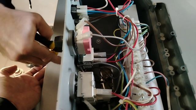 Меняем предохранительный термостат в котле