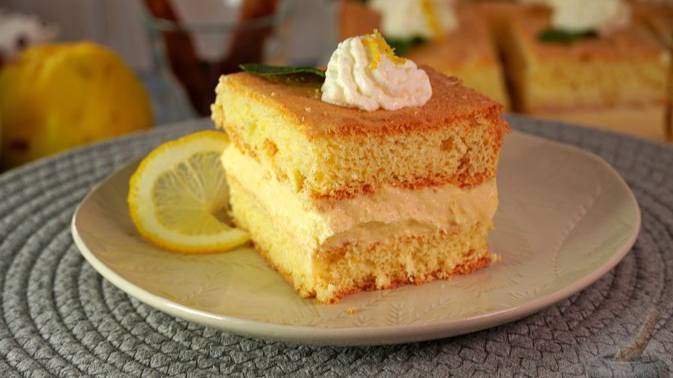 Пышный бисквит, нежный крем. БИСКВИТНЫЙ ТОРТ С АЙВОВО-СЛИВОЧНЫМ КРЕМОМ