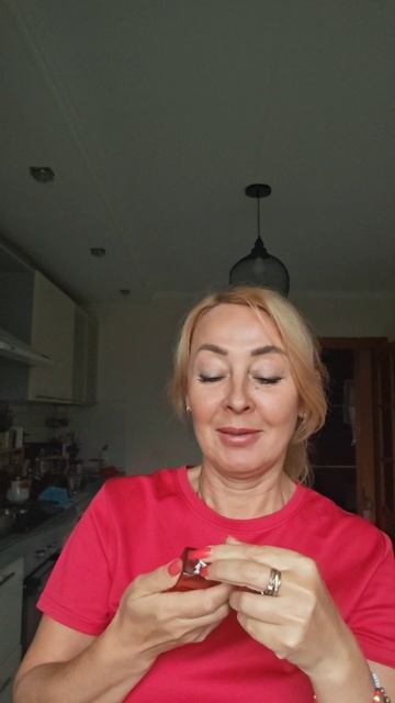 Один трюк, и ваши духи будут шлейфить целый день! #Shorts, #лайфхак, #духи #еленаматвеева