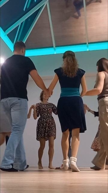 Круговые танцы под небесной крышей