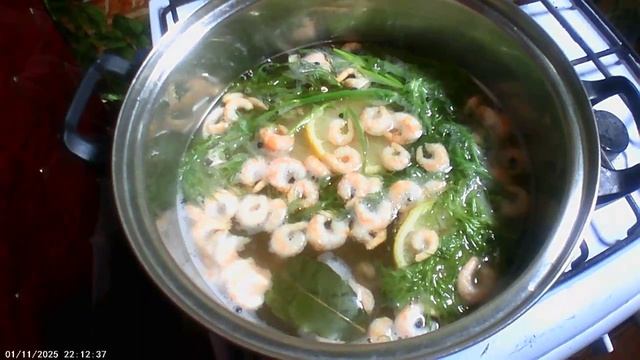 Приготовление креветок, просто и очень вкусно.