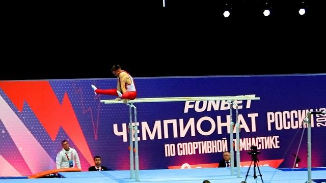 АНТОНИХИН Иван 315 на брусьях