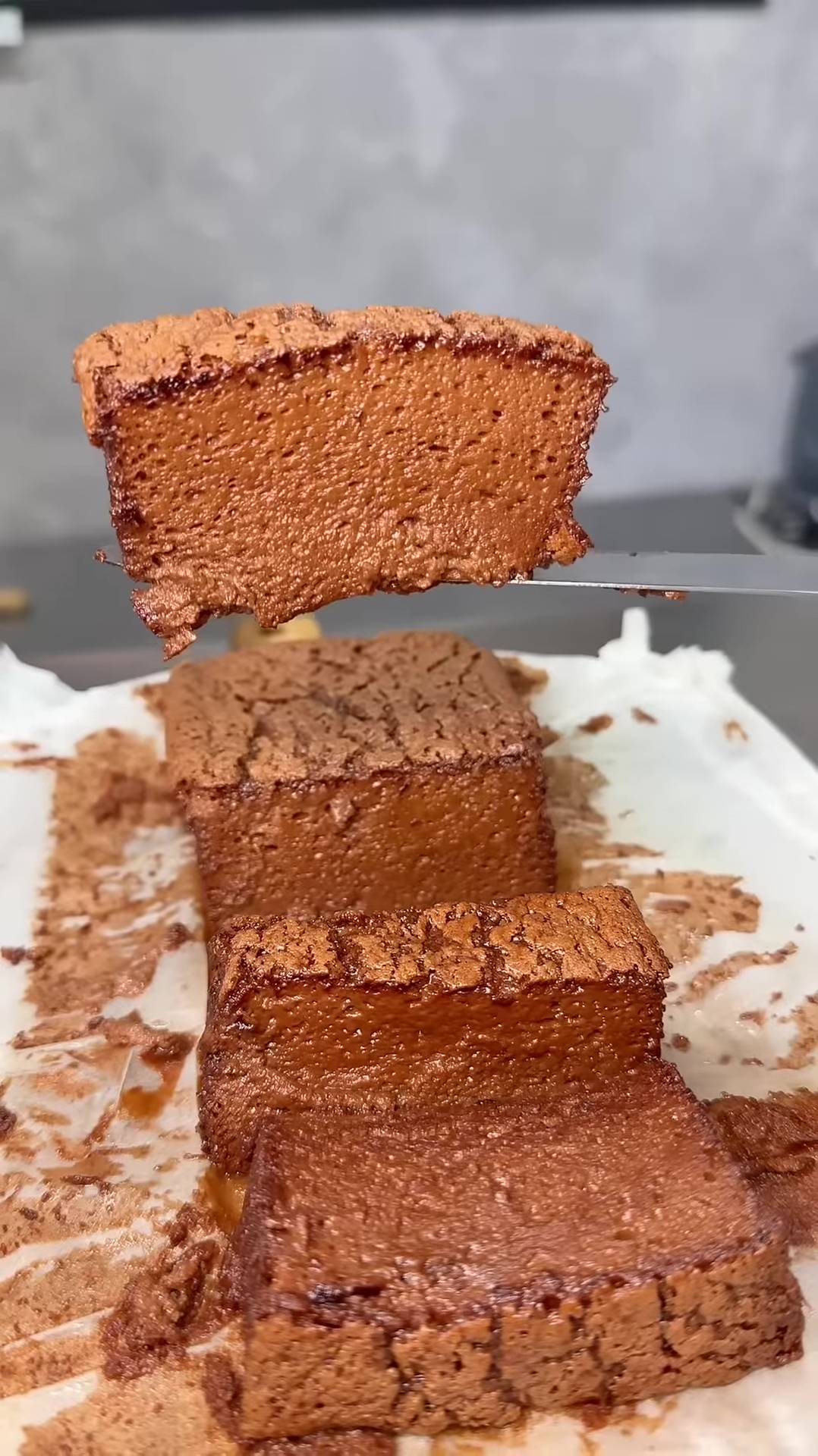 Шоколадное пирожное, очередь за которым рассчитана на целый год! 🍫