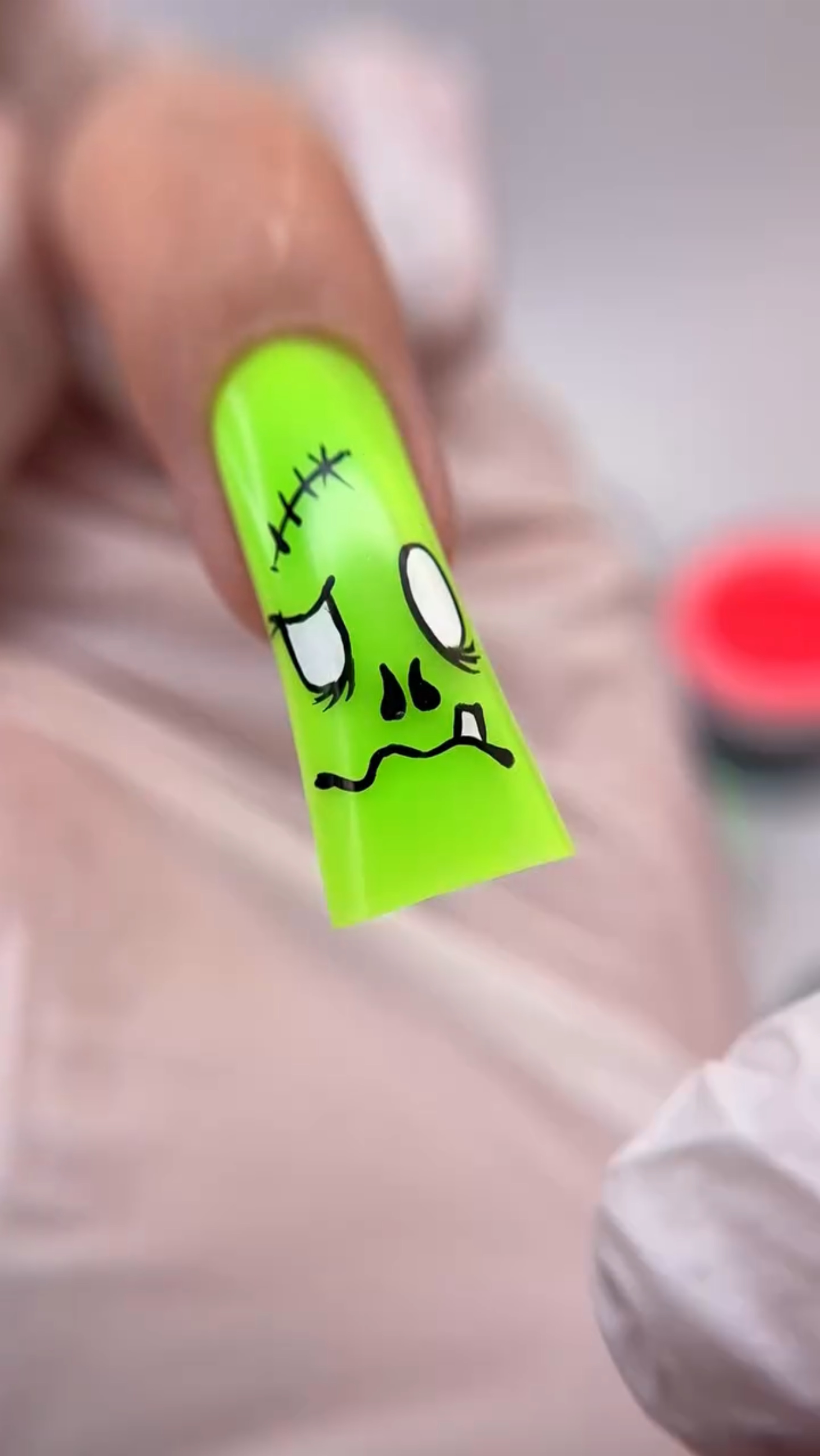 Вот так делать не надо, не повторяйте, быстрее сверху нарисовать 😅🎃💚