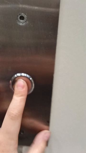 ЧУТЬ НЕ ЗАСТРЯЛ! Лифт отис  2000R видео 16 катаюсь